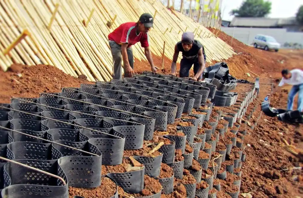 HDPE Geocells | Slope Stabilization & Load Support | ARW